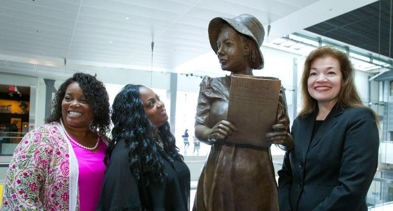 Newseum Unveils Statue Of Alice Allison Dunnigan, The First Black Woma ...